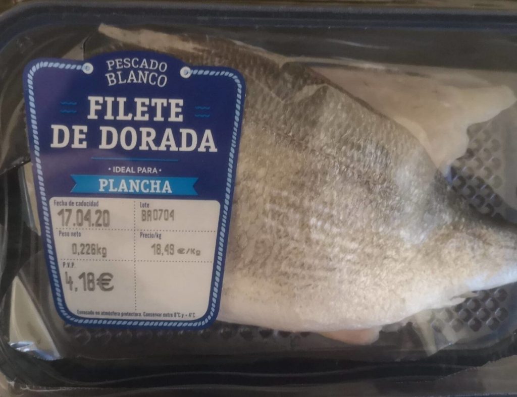 Dorada en salsa de tomate: una receta para mojar pan