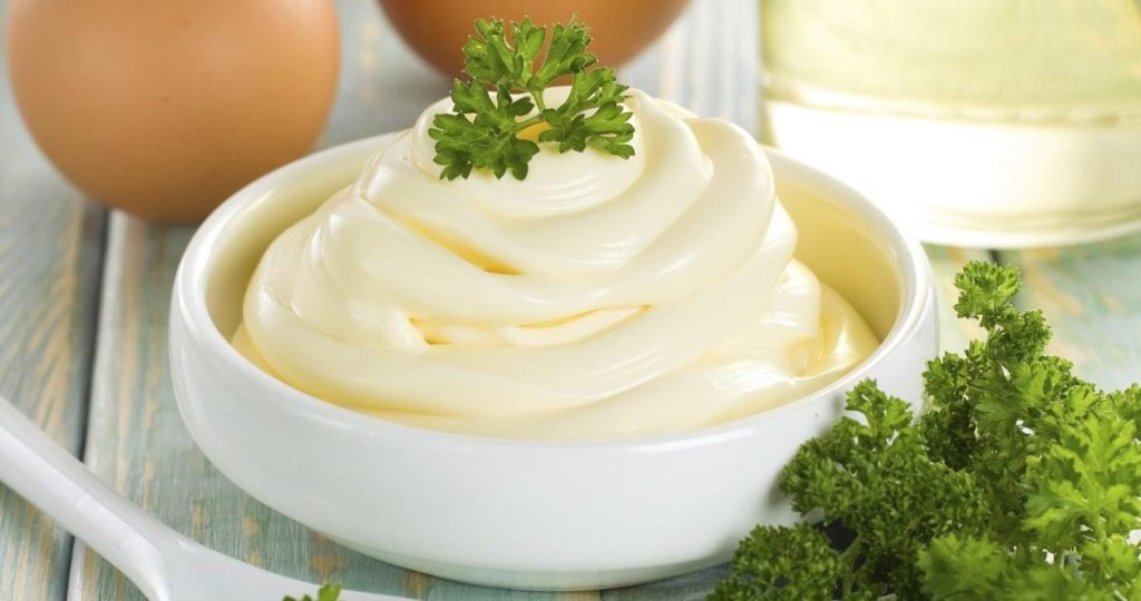 Descubre el truco de los chefs para que la mayonesa quede más cremosa