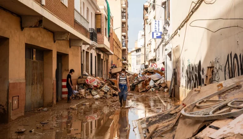 Catarroja acusa a las autoridades de dejadez tras la DANA mientras los ...
